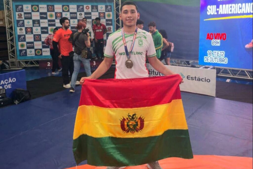 Brandon Rodríguez gana medalla de bronce en su debut internacional en ...